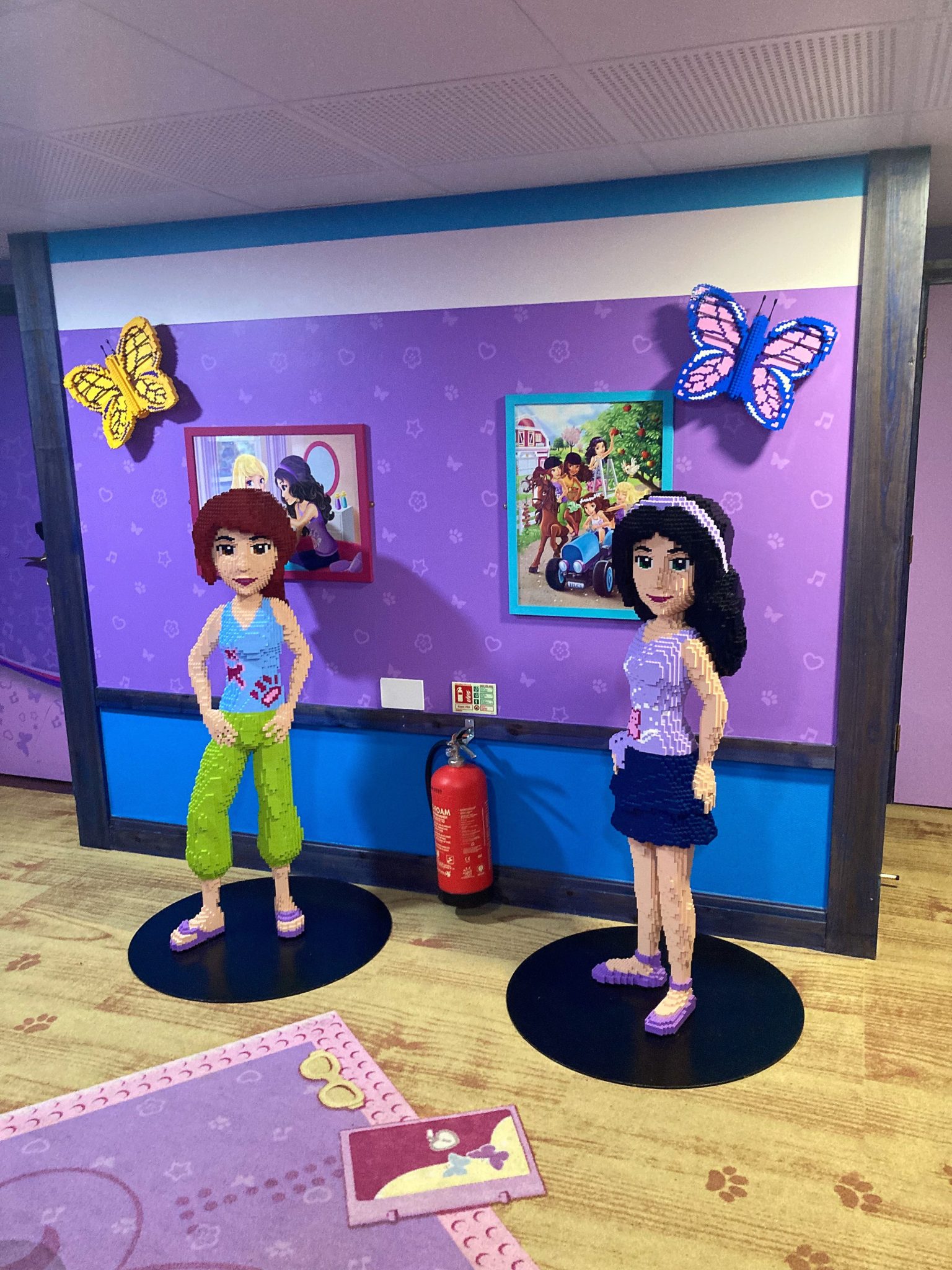 LEGO Friends Room Review - LEGOLAND Resort Hotel 2026 - Suzi Lewiz
