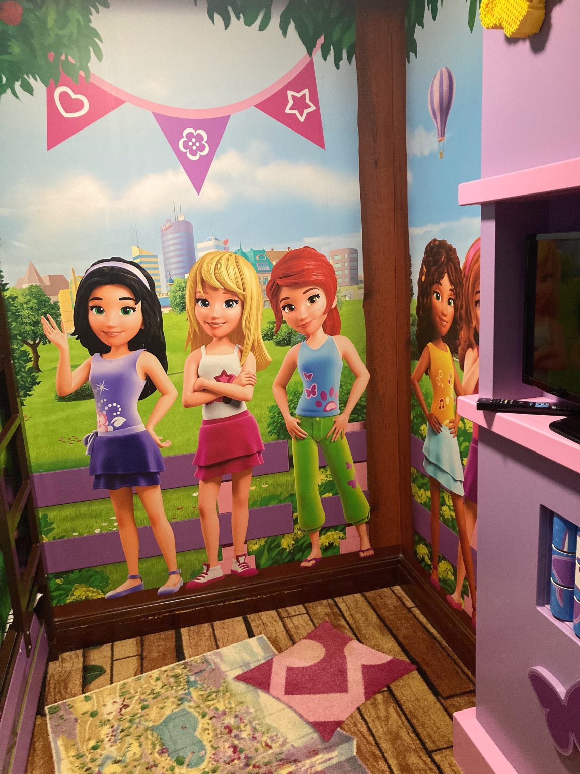 LEGO Friends Room Review - LEGOLAND Resort Hotel 2026 - Suzi Lewiz