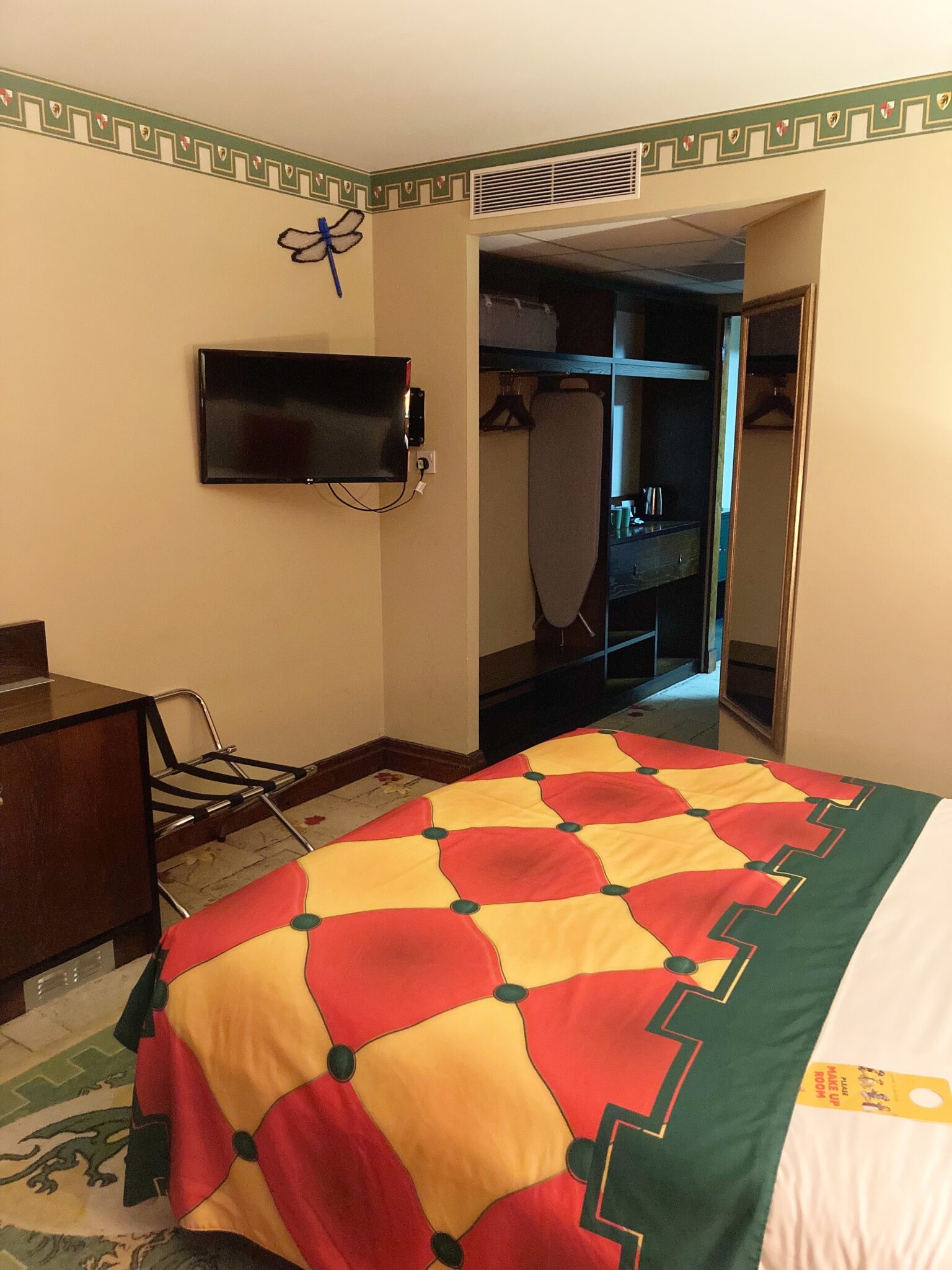 LEGOLAND Hotel Kingdom Room Review 2026 - Suzi Lewiz